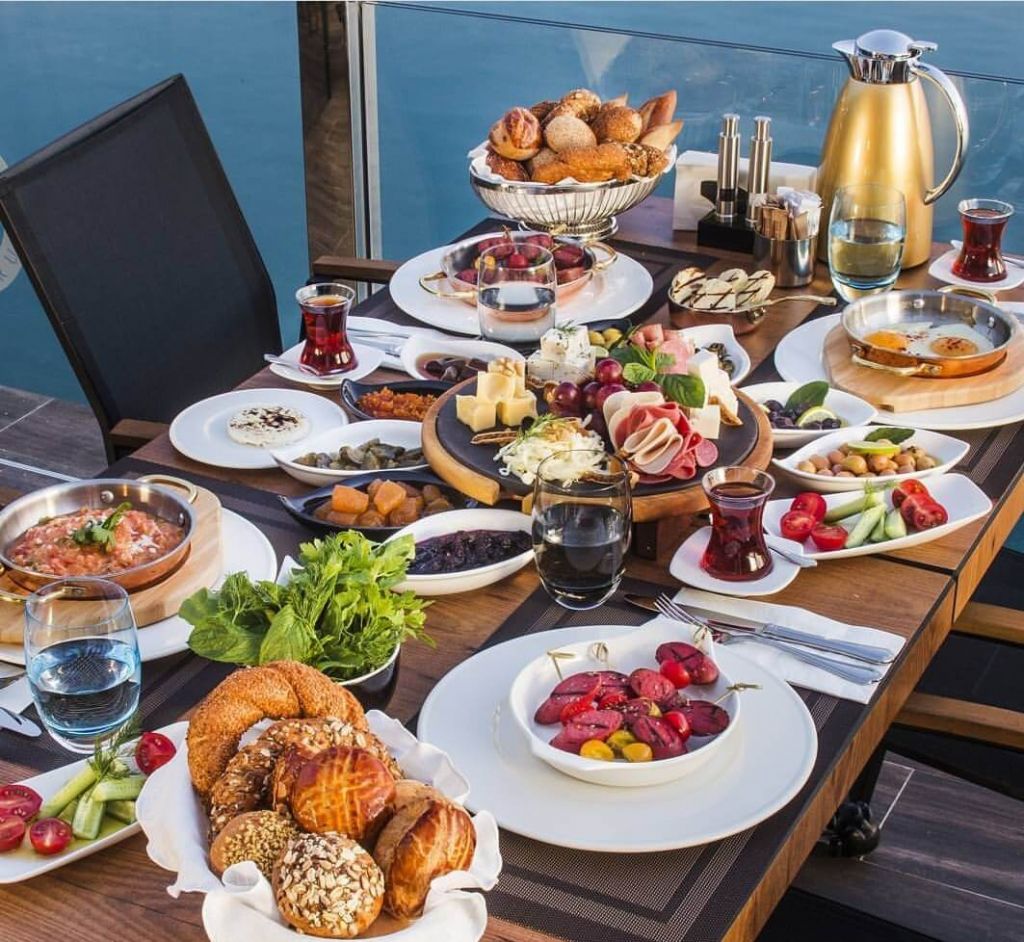 İstanbul’da Denize Sıfır En İyi 15 Kahvaltı Mekanı | Gezenti Anne