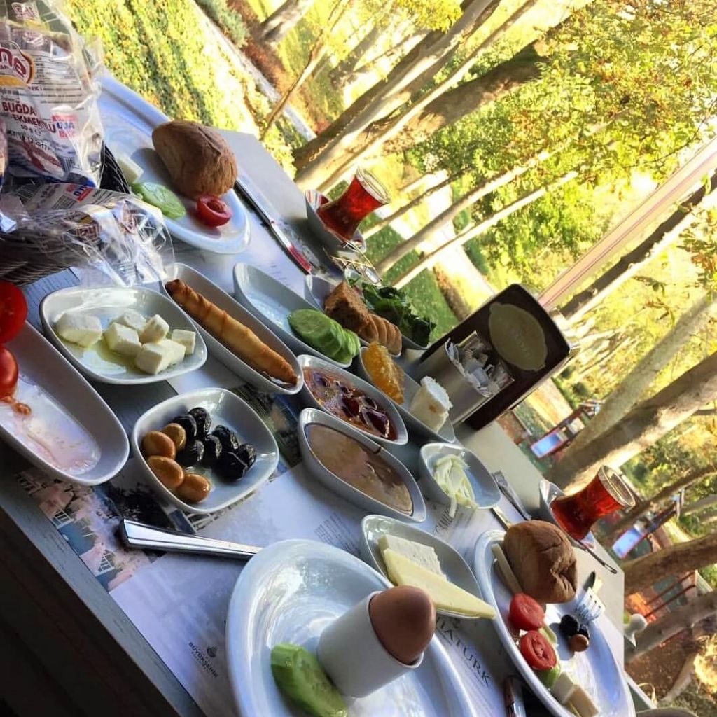 İstanbul’da Köy Kahvaltısı Yapılacak Yerler ve Fiyatlar | Gezenti Anne