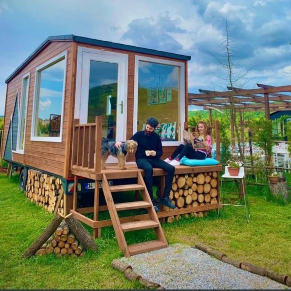 İstanbul Polonezköy’de Tiny House’da (Minik Ev) Konaklama ve Evlilik Teklifi | Gezenti Anne