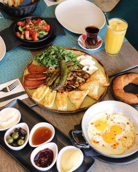 TOP 11 TURKISH BRUNCH SPOTS IN LONDON WITH 2025 MENUS | Gezenti Anne