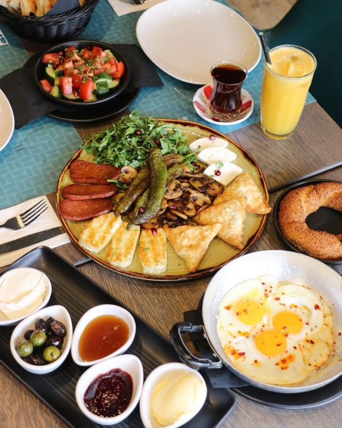 TOP 11 TURKISH BRUNCH SPOTS IN LONDON WITH 2025 MENUS | Gezenti Anne