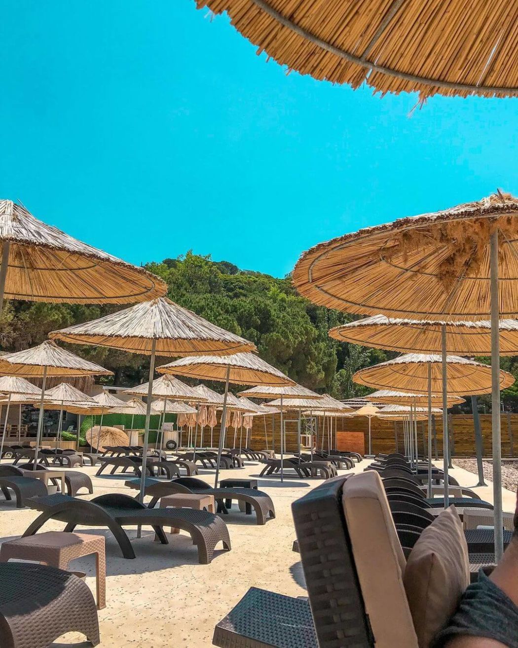 Kınalıada’da Denizin Müzikle Buluştuğu Plaj, Noya Beach | Gezenti Anne