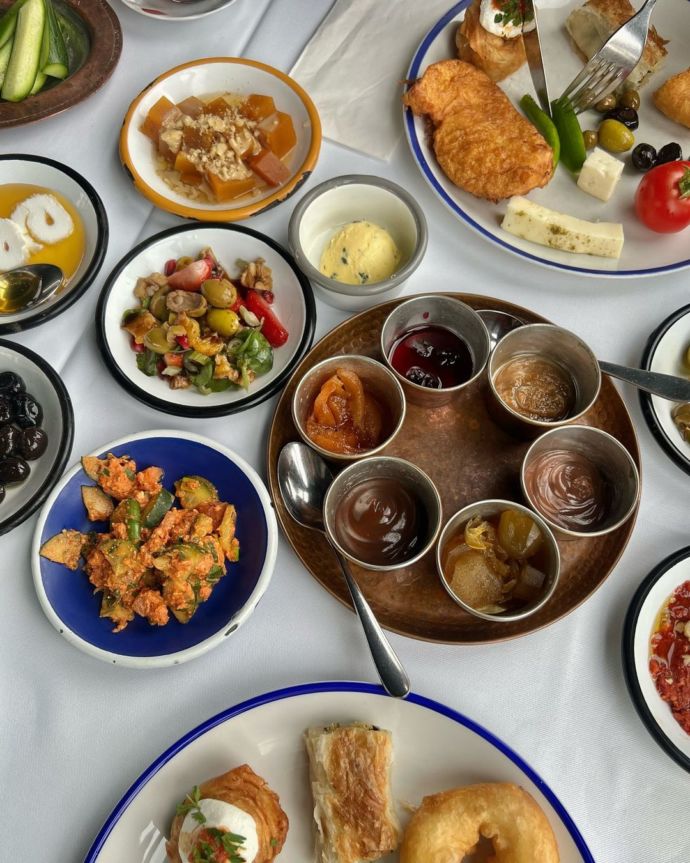 İstanbul’da En İyi 30 Kahvaltı Mekanı ve 2025 Fiyatları | Gezenti Anne