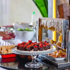 Galata’da Boğaz Manzaralı Açık Büfe Kahvaltı, BARNATHAN ROOF 2025 ...