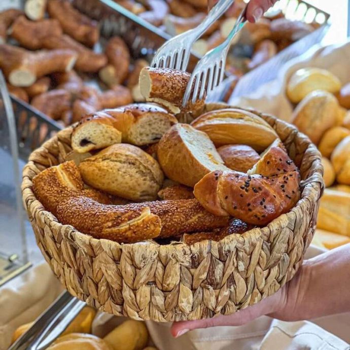 Galata’da Boğaz Manzaralı Açık Büfe Kahvaltı, BARNATHAN ROOF 2025 ...