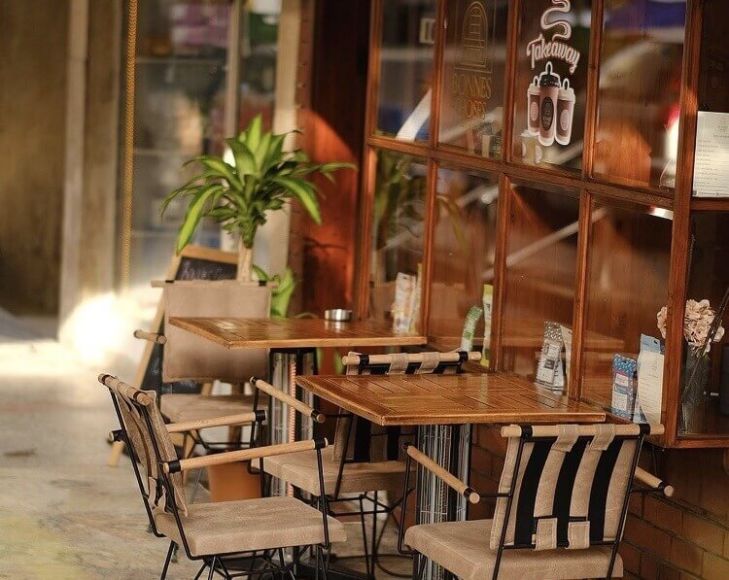 Alsancak’ta Geleneksel Tatları Otantik Tasarımla Buluşturan Postmodern ...