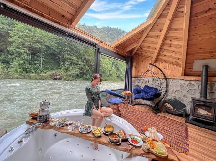 Rize Fırtına Deresi Kıyısında Jakuzili ve Şömineli Lüks Bungalov ...
