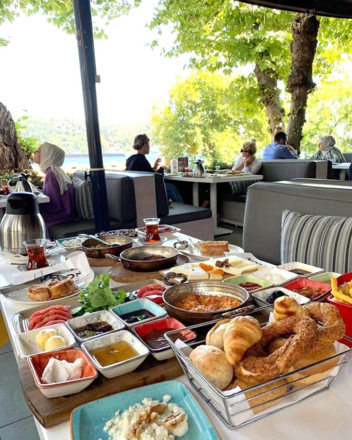 Rumelihisarı’nda Boğaz Manzaralı, Nargileli Kahvaltı, Zoom İstanbul ...